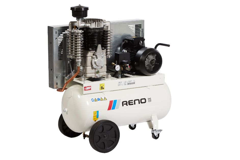 Powerful piston compressor 670/90